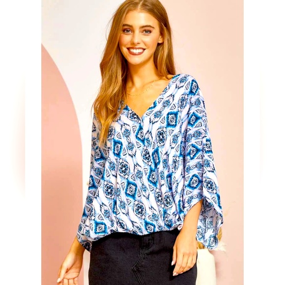 ANDREE BY UNIT | Tops | Andree By Unit Blue And White Graphic 34 Sleeve ...